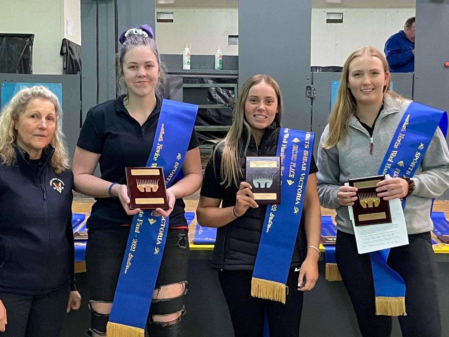 Anna Lowe award the Fox & Lillie Rural & SCAA Shearer Woolhandler ...